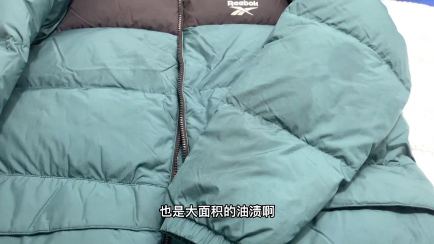 羽绒服不小心弄到油渍,还在错误用洗洁精去油,正确清洗方法分享