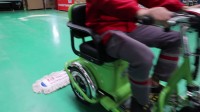 工业工厂地面尘推清洁用驾驶式尘推车清洁效果视频