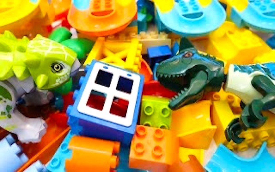 蜿蜒的轨道和大恐龙积木拼装课程 儿童大颗粒积木 儿童益智玩具