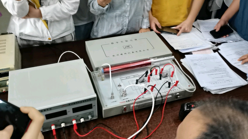 用霍尔效应测量磁场