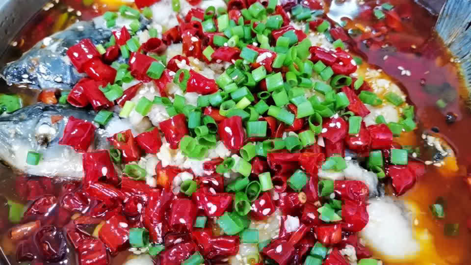 水煮鱼的纯家常做法,大厨详细讲解,鱼片滑嫩无腥味,解馋