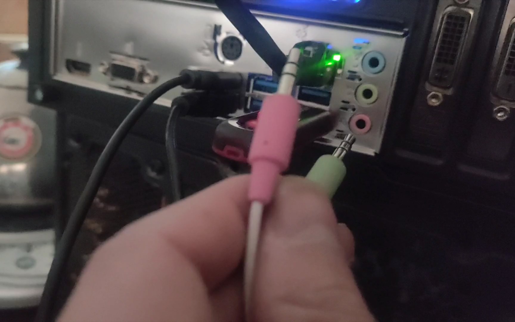 机箱前面板插孔没声音? 收到主机以后怎么插耳机和音响,以及前面板...