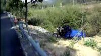 永远牌四档变速电动三轮车爬公路边坡视频