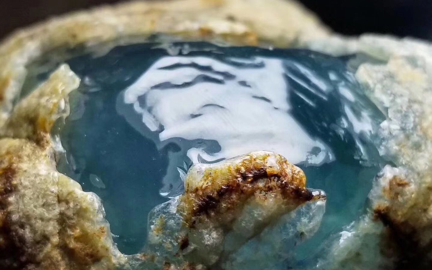玉之彩:价值不菲的十二生肖翡翠玻璃玉镯