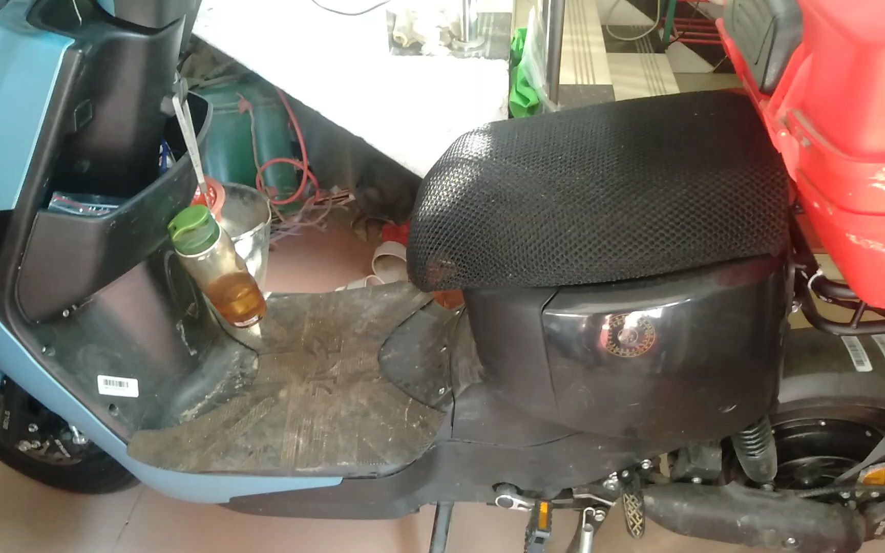 谨慎驾驶无脚踏功能的电动车