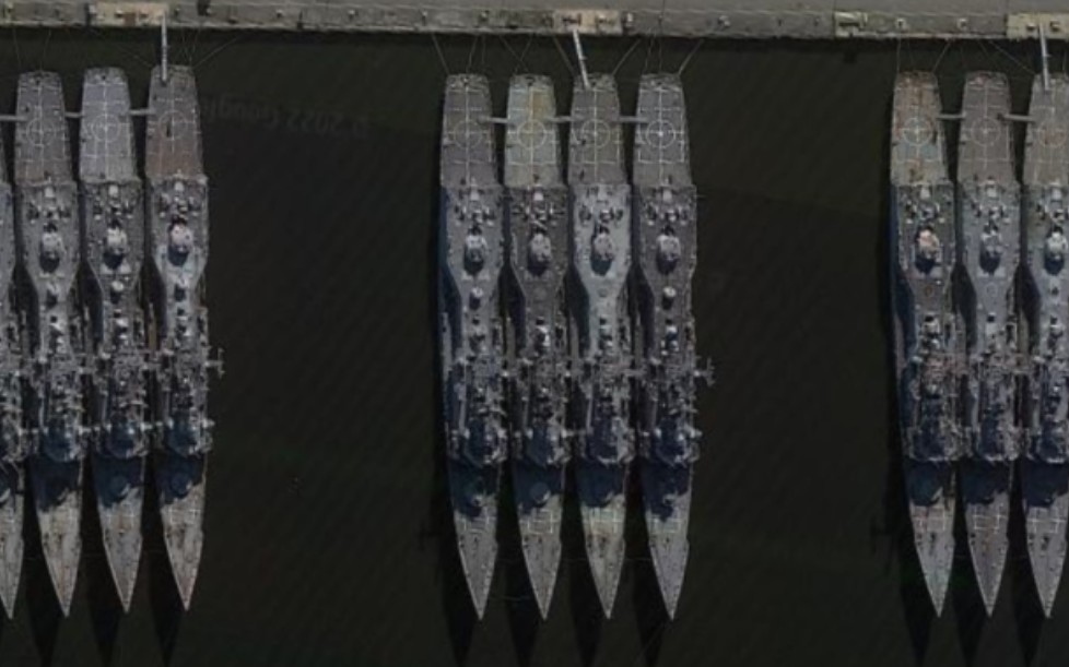 【费城军舰墓地】CV-67“约翰.肯尼迪”号航空母舰和CG-47“提康德...