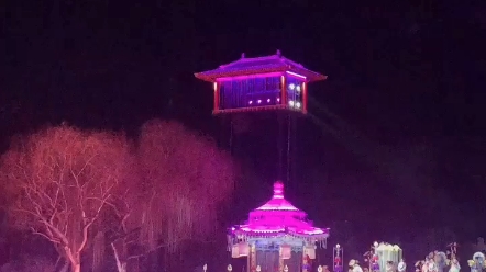 ...在华清宫景区里的实景表演。结合了山水风光、古典歌舞、灯光特效...