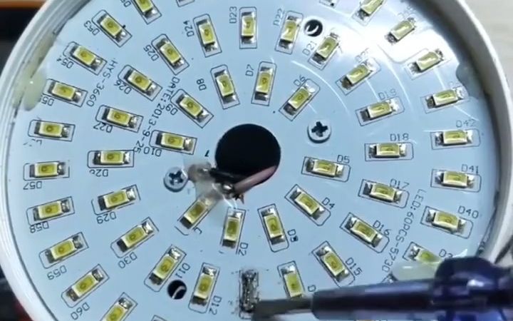 LED灯珠不亮,最好是更换相同的灯珠,也可以加个电阻…(专业操作请勿...