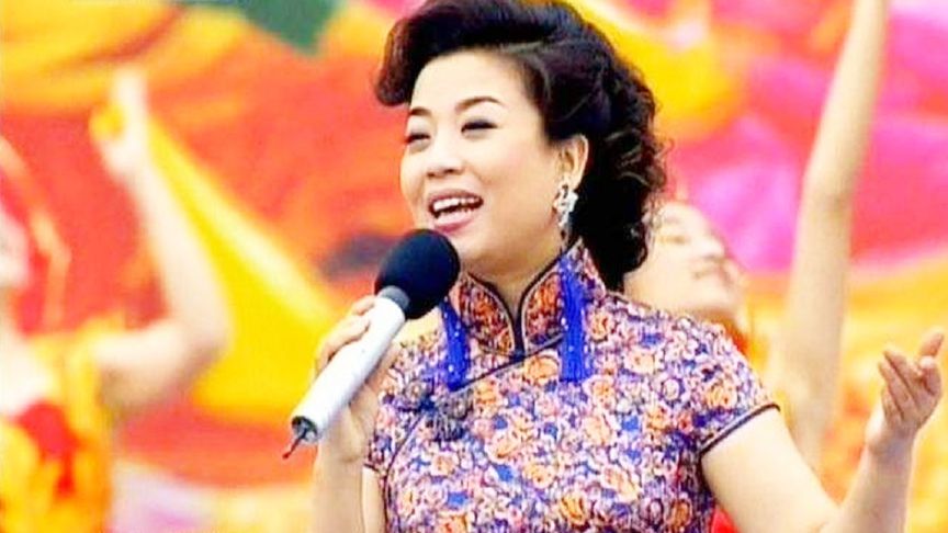 一首旋律欢快的经典歌曲《泉水叮咚响》送给你,祝您每天开心