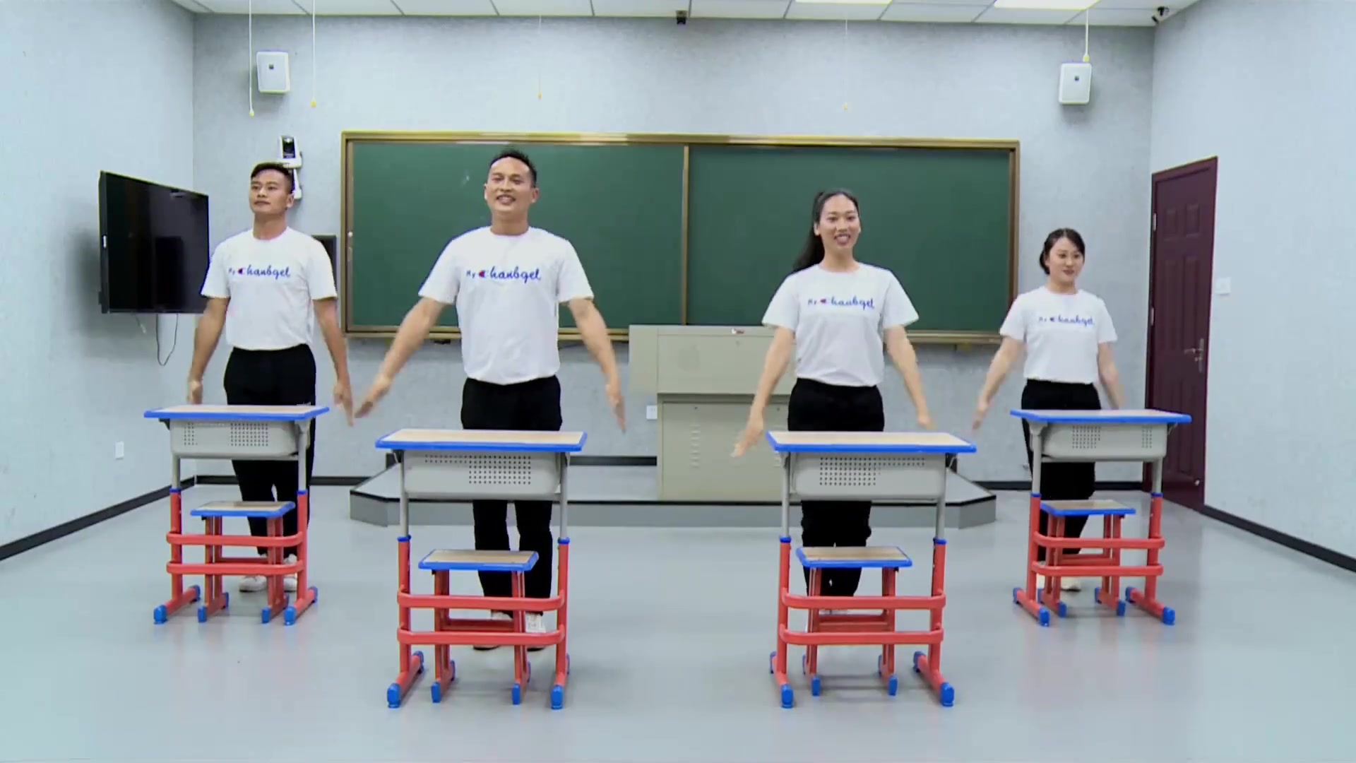 天台小学生室内有氧健身操