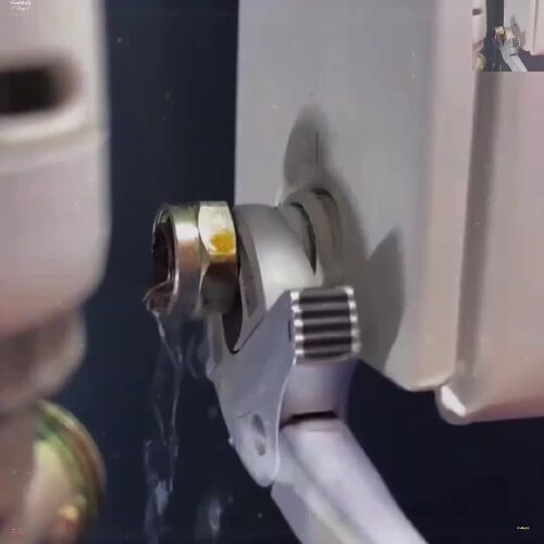 专业电工更换暖气片阀门