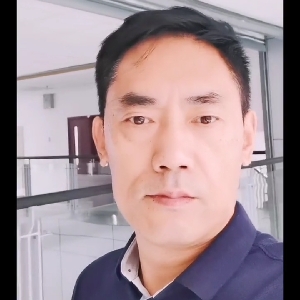 教英语的大学老师 