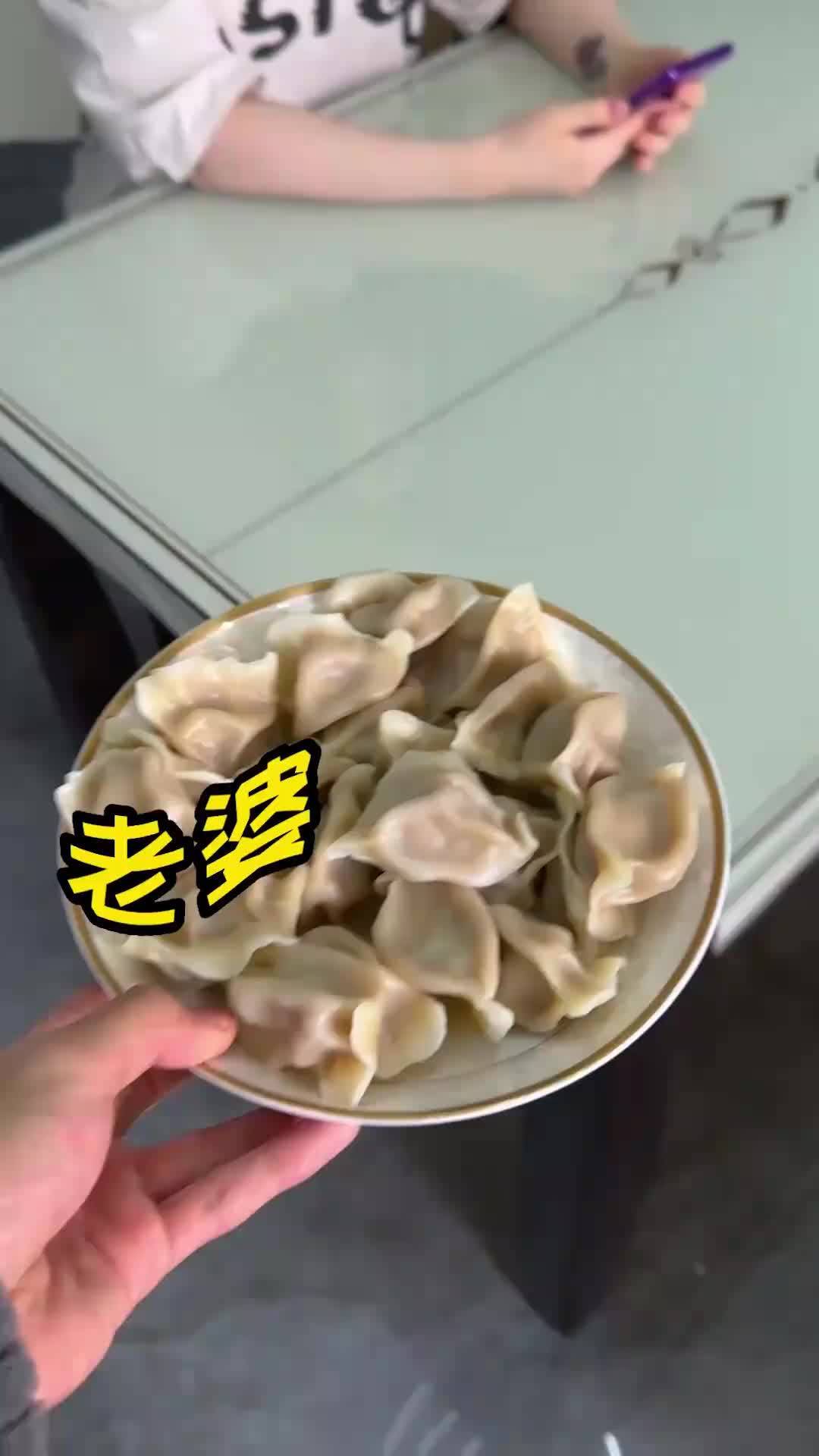 看来俄罗斯媳妇对中国的习俗有点了解但不多