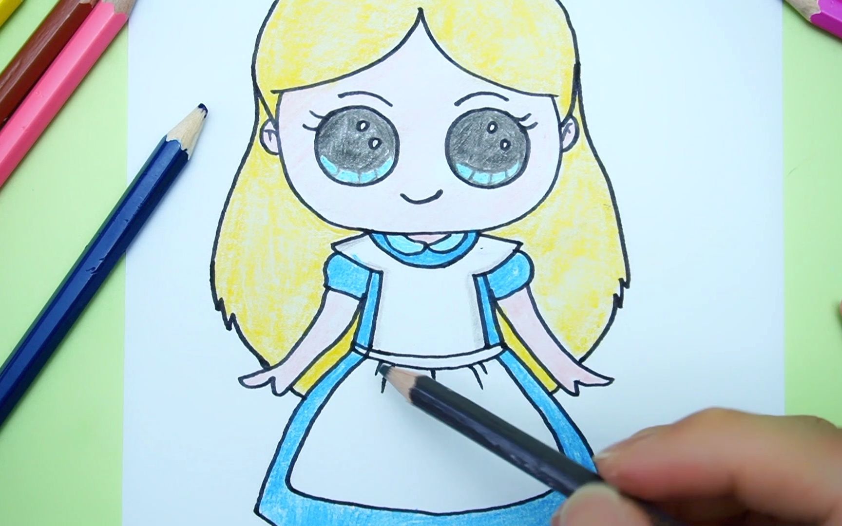 儿童趣味手绘:Q版迪士尼爱丽丝公主,蓝色连衣裙装扮的小公主