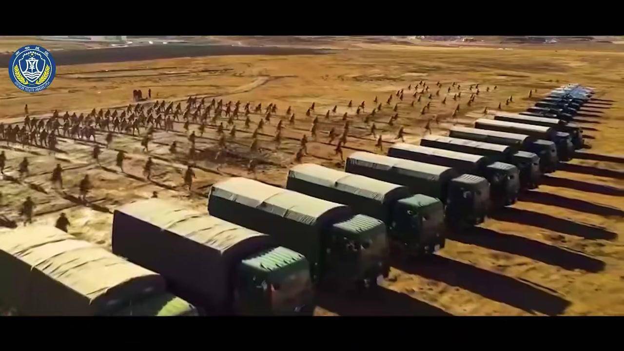 ...全时待战枕戈待旦,战位就是C位。当万家灯火点亮夜空,南部战区官兵...