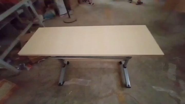 定制的会议桌安装完成 准备出货