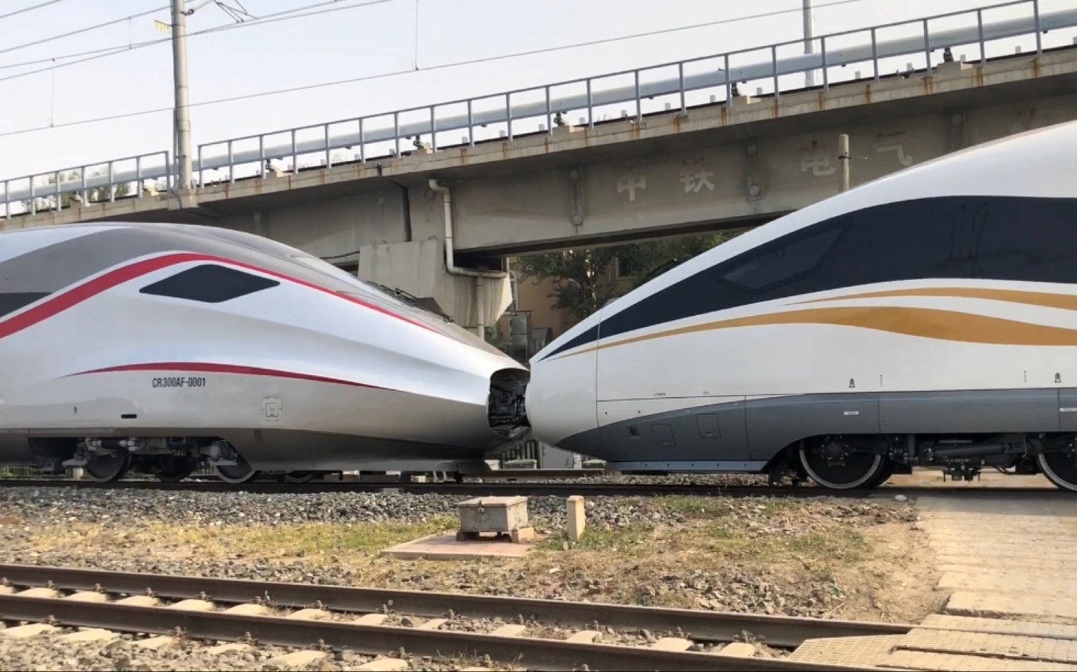250km/h级别中国标准动车组“复兴号”CR300AF与CR300BF重联通...