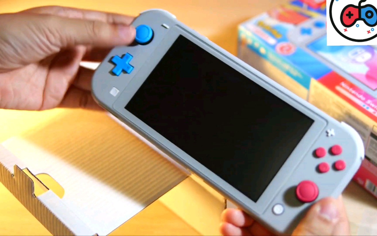 Switch Lite『精灵宝可梦:剑盾』限定版开箱视频