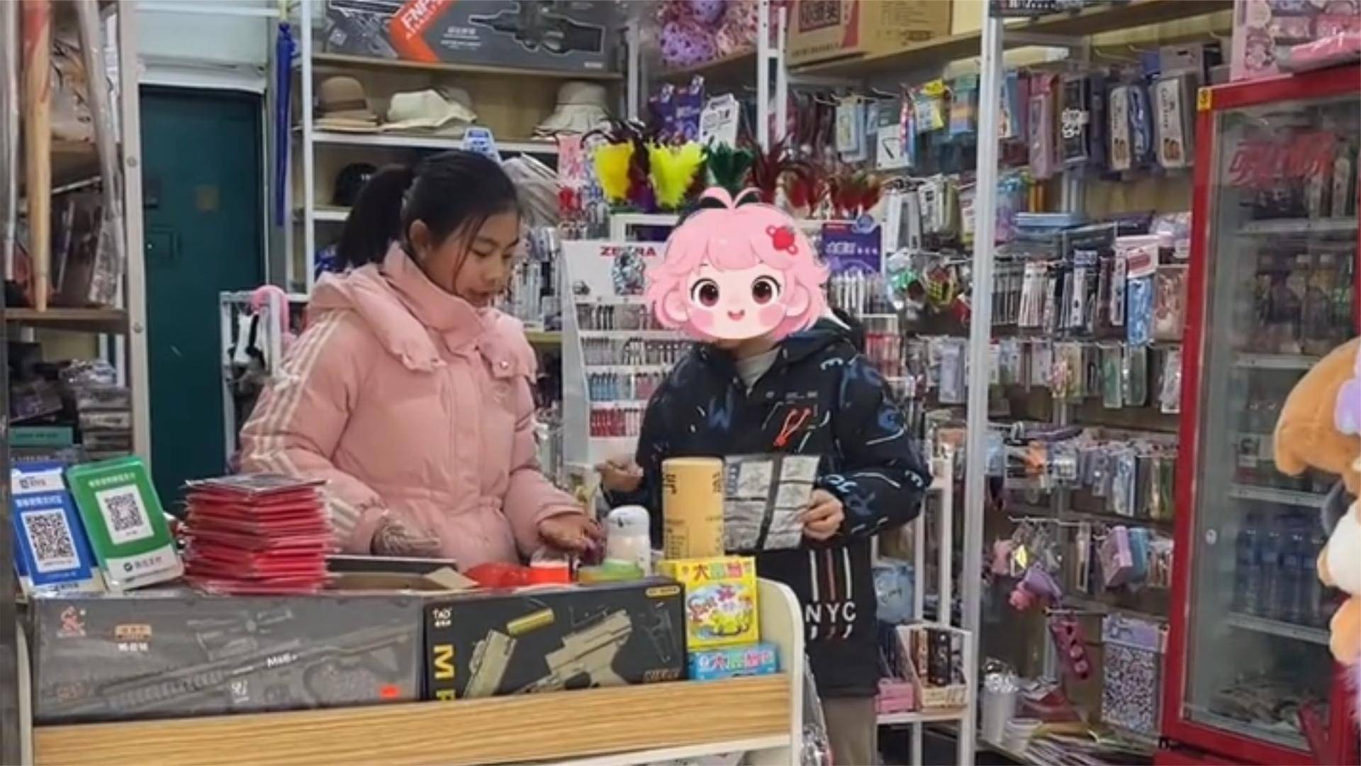12岁女孩盘下文具店雇妈妈看店,母亲形容此举"相当于给孩子开了个商...