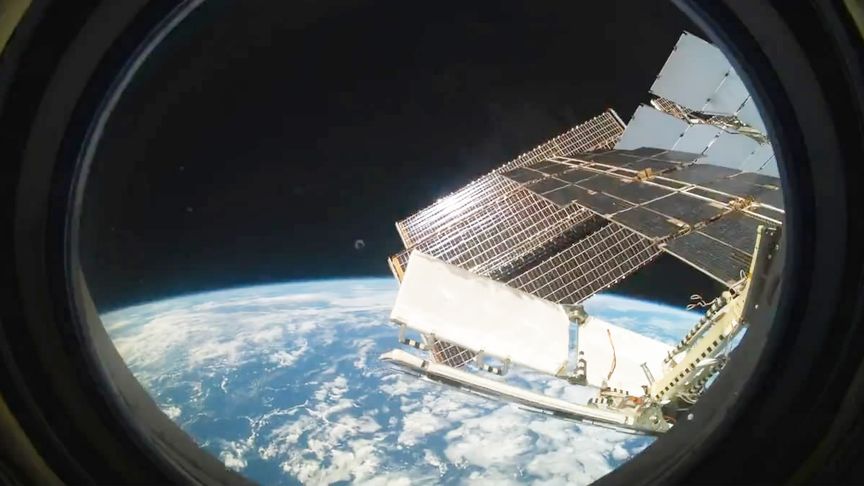 宇宙飞船内看地球是什么样子?这就是太空舱内拍下的第一视角画面