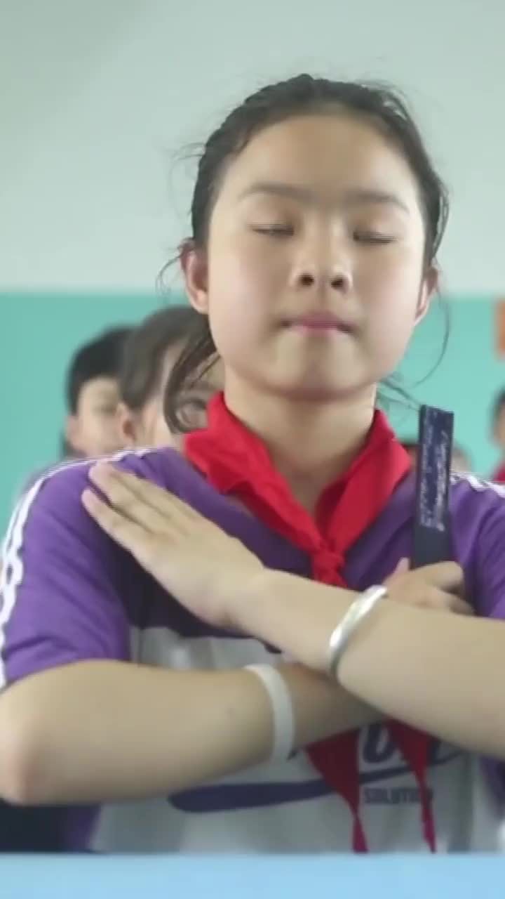 湖南一班主任创"课桌版"律动操:不出教室就能练,走红网络