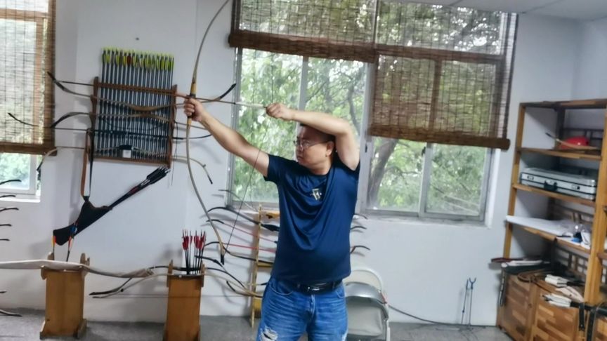 #传统弓 看似简单的动作,总是做不好,是该减肚子了。