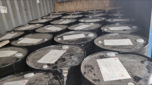 货车追尾,3个200公斤罐体危化品泄露