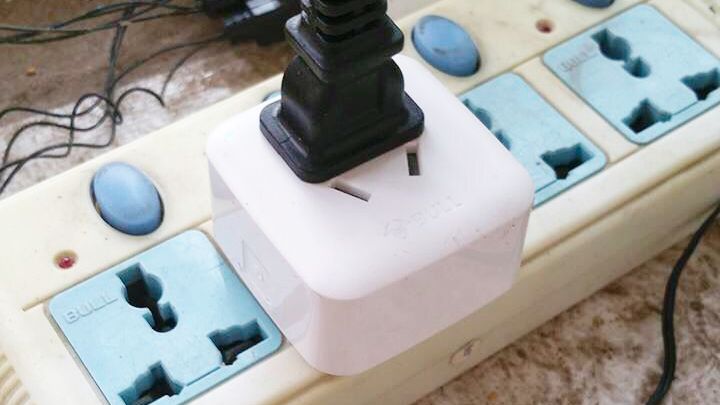 老电工告诫你,有3种电器插头要拔掉,不然家里电费翻倍交