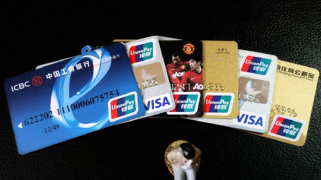 谁的锅?银行提醒不周 信用卡逾期罚款