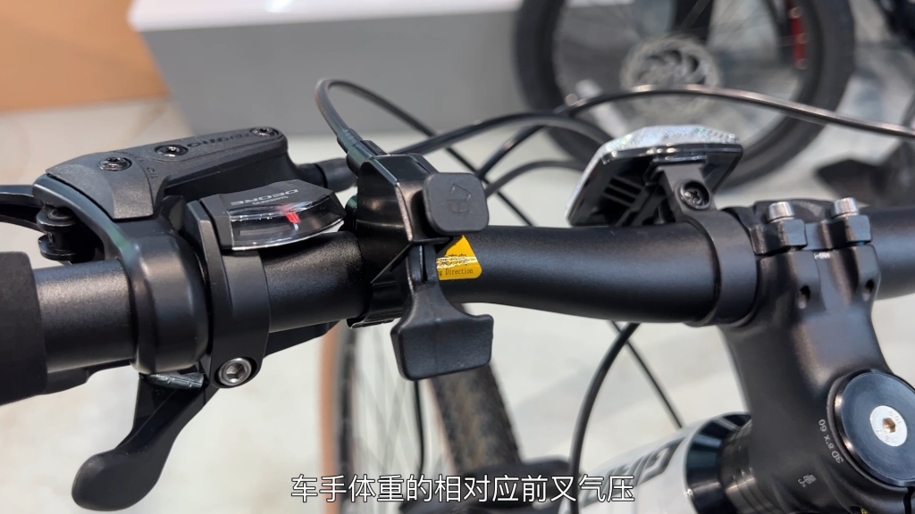 自行车小知识：你知道如何调整避震前叉吗？