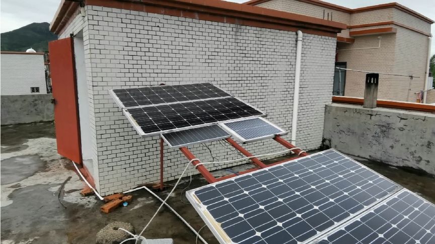 磷酸铁锂电池用鼓包了把气放完,重新买胶水堵,现在重新安装回去