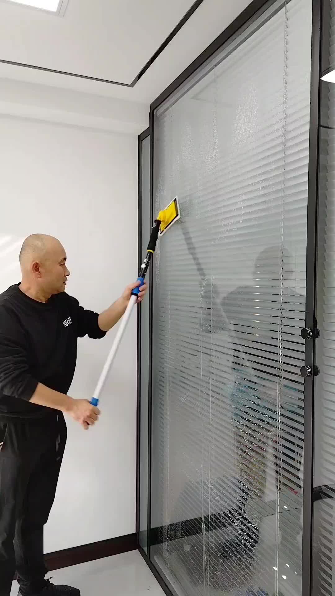 ...上午110平米新房入住前精细保洁1430,下午200平米办公区擦玻璃...