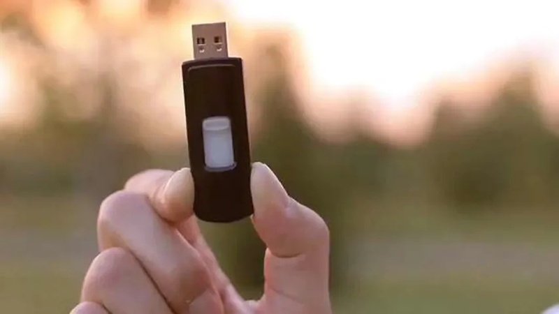 世界首款"wifi神器"插上这U盘,荒郊野岭也怕,手机内存永