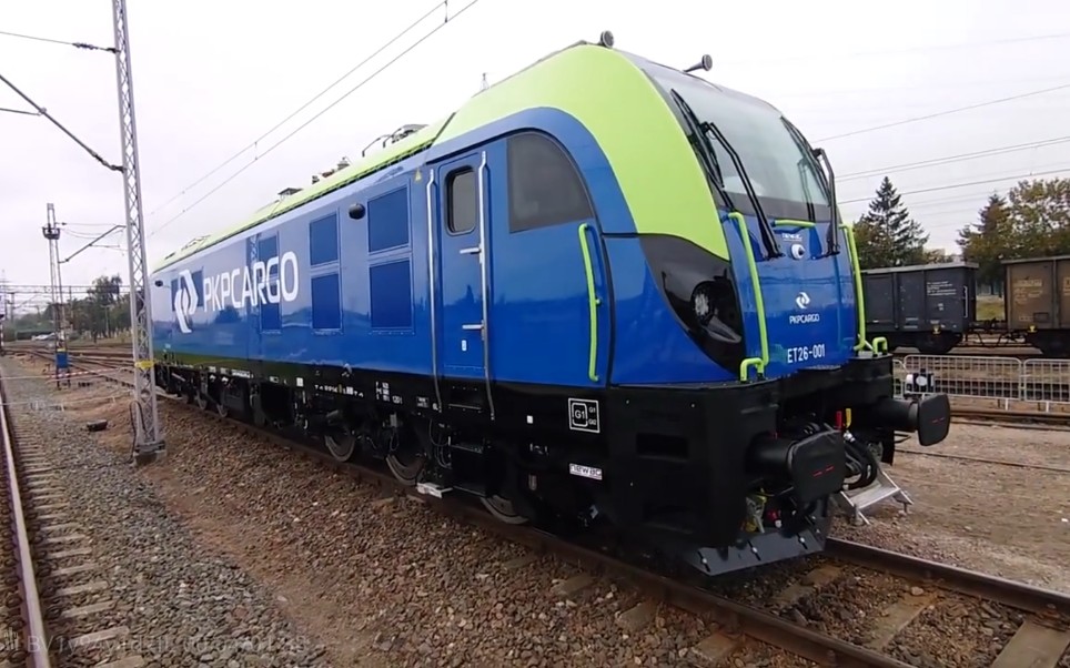 ...公司的Newag Dragon 2-E6ACTad/ET26型六轴交流传动重载电力机车