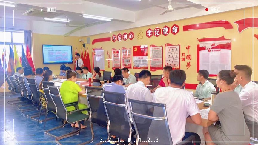 【新课标学习】课程标准是基础教育改革的第一依据、第一推动力。