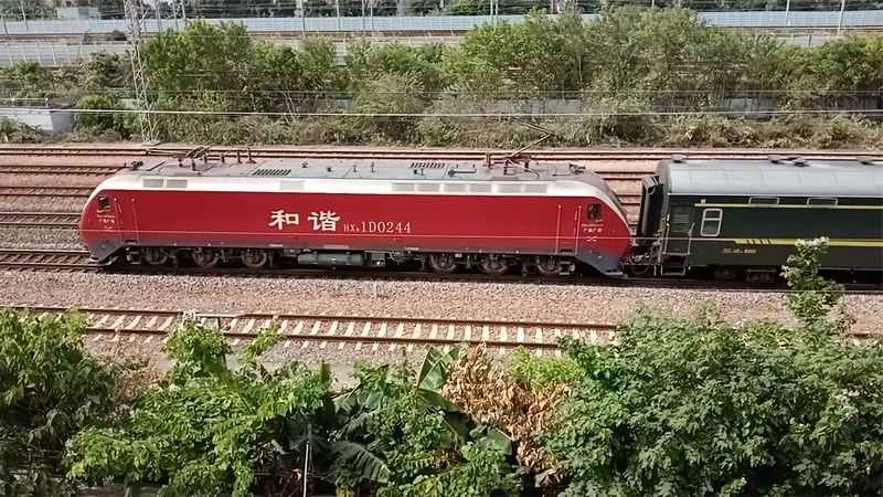 广铁广段HXD1D牵引K228次列车从广州北站通过