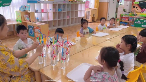 吸管喷泉 活动目标:      1、激发孩子热爱科学的兴趣