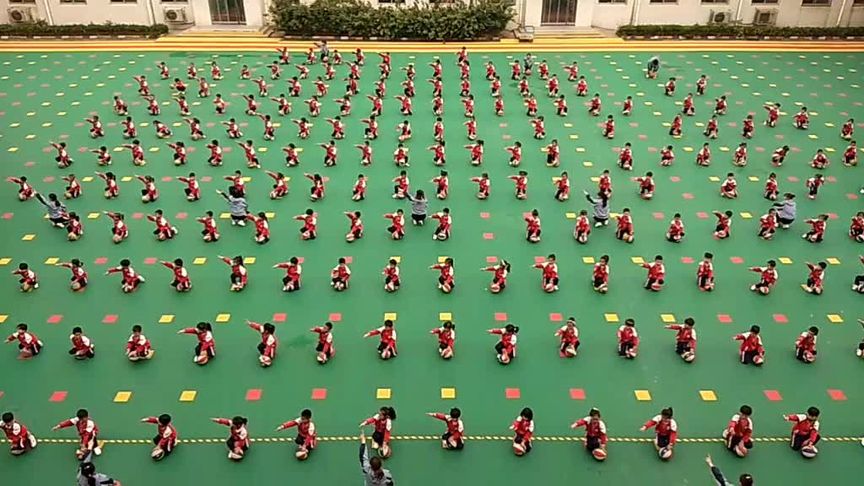 幼儿版篮球操《感到幸福你就拍拍手》,瞧这气势