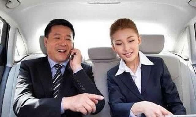 和领导一起坐车,该如何坐位呢?一定要弄懂,不然很尴尬