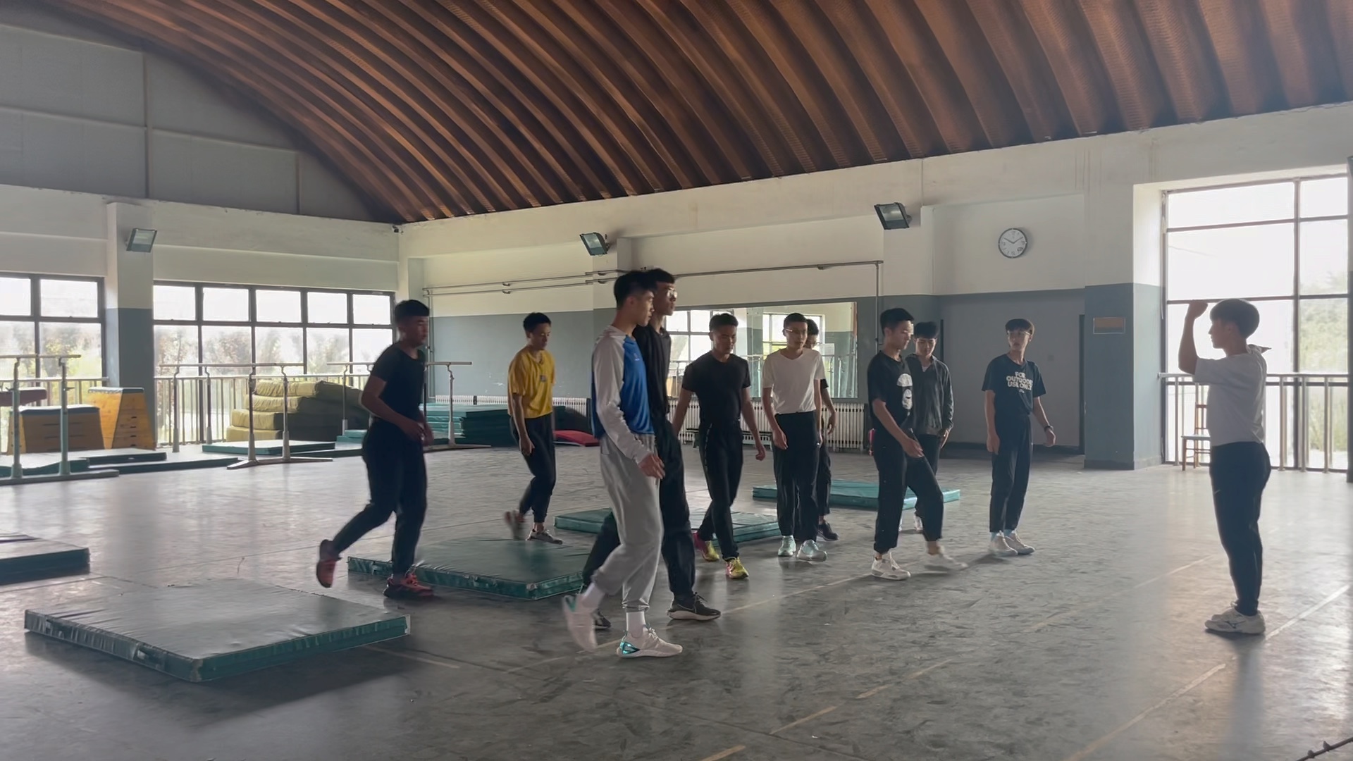 初中体操课程,前滚翻教学