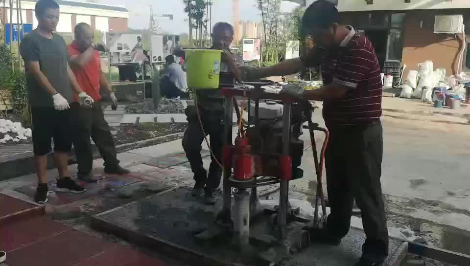 江苏光大生态透水混凝土样板块钻芯取样测试中。