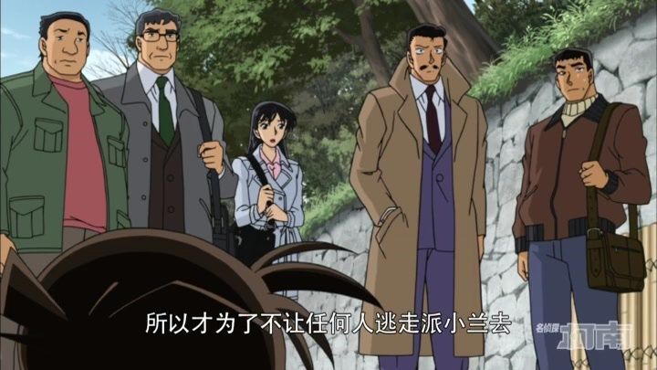 名侦探柯南:女人受伤晕倒了,小五郎机智的一招让疑犯留在了现场
