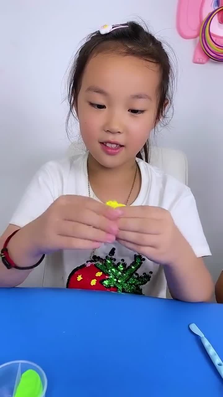 用超轻粘土做小动物,看两位小朋友谁捏的好看超轻粘土手工制作