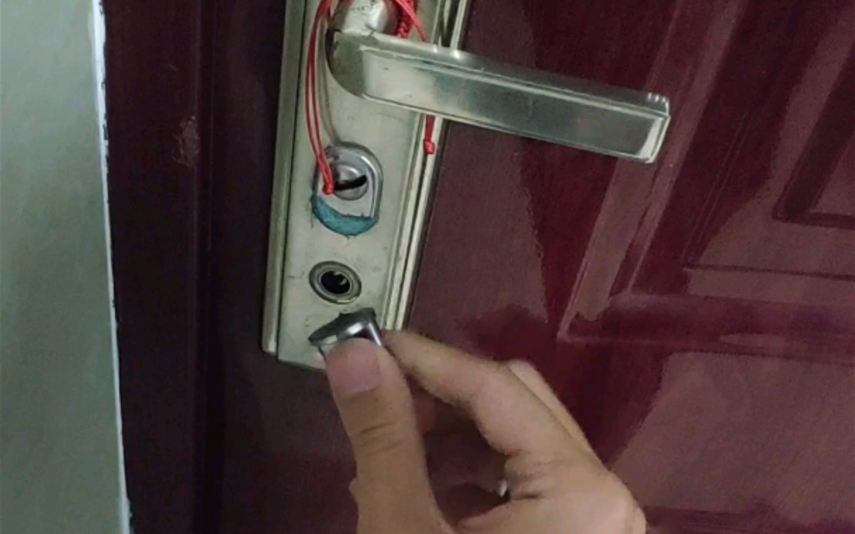 反锁钮被拧断,该怎么办