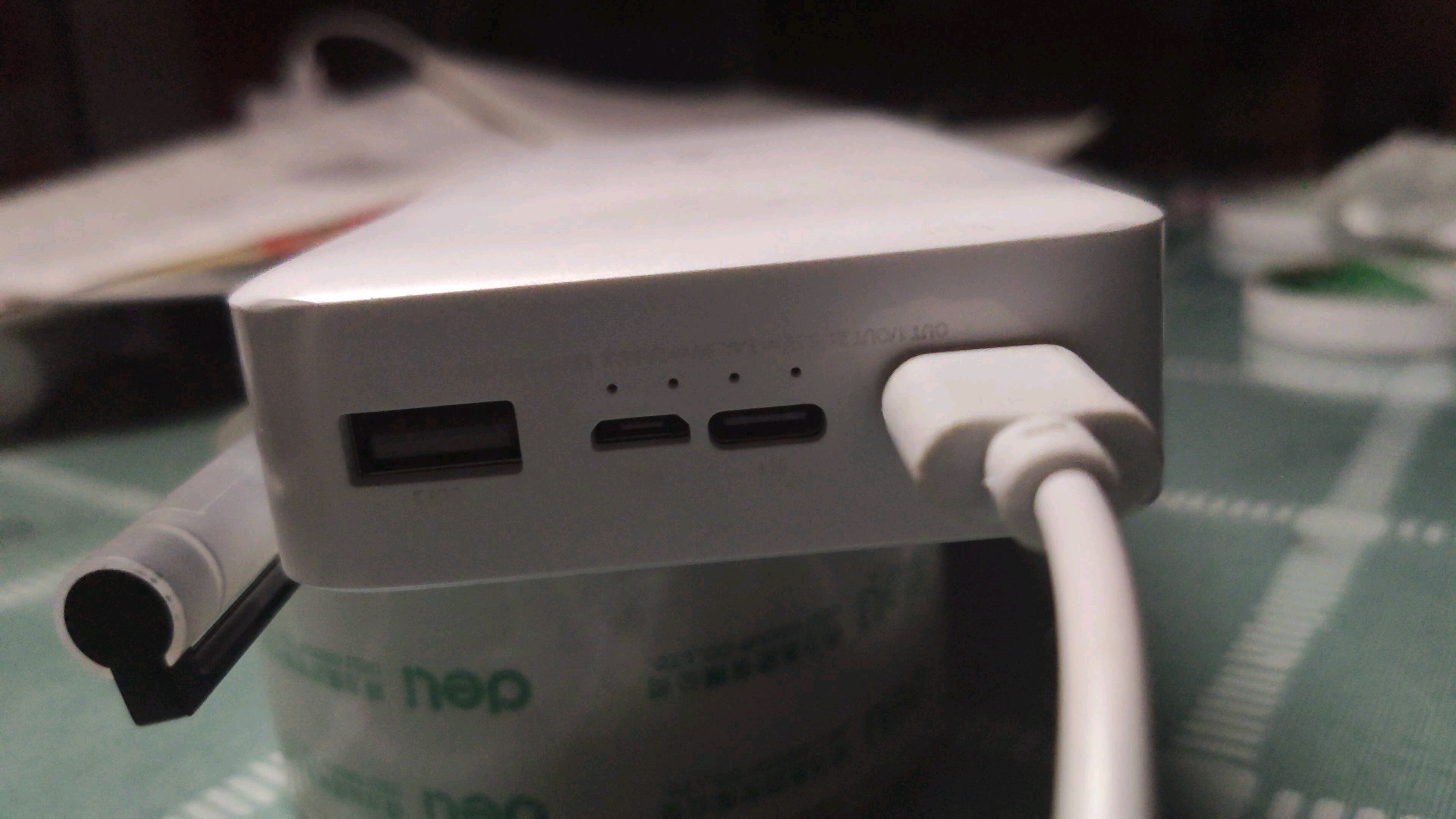 【小实验】小爱音箱居然可以插充电宝使用?!