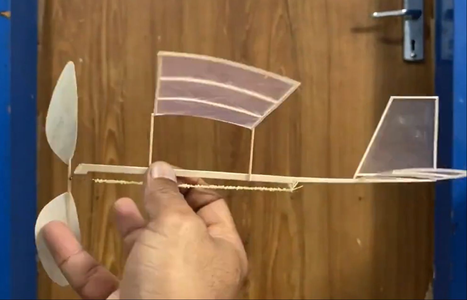 如何制作橡皮筋动力飞机