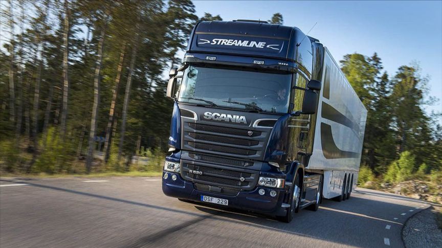 欧洲卡车模拟2日常运输,熟悉手动挡和倒车操作。祝福和加油湖北