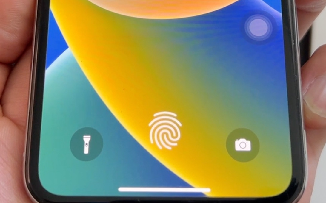 【简科技】iPhone 如何设置屏下指纹、锁屏底部自定义文字,附详细教程