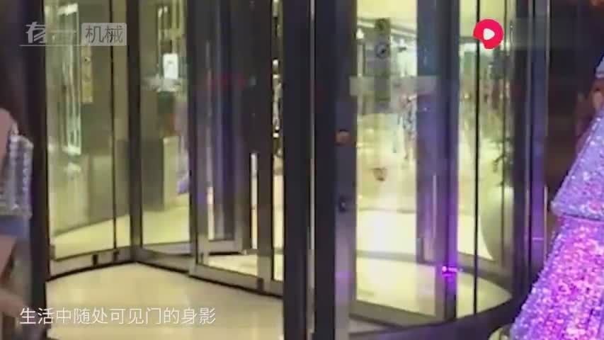实拍印度作坊制作免漆门的全过程,成品像模像样,装上能防盗