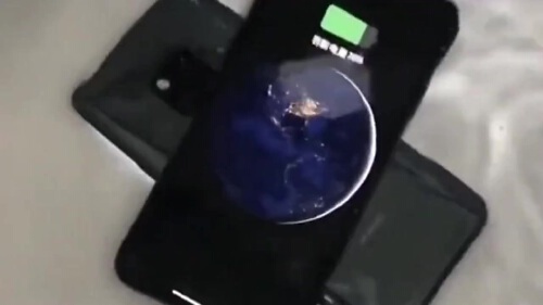 华为手机可真厉害,居然能在水中给苹果无线充电,我要这苹果有何用?